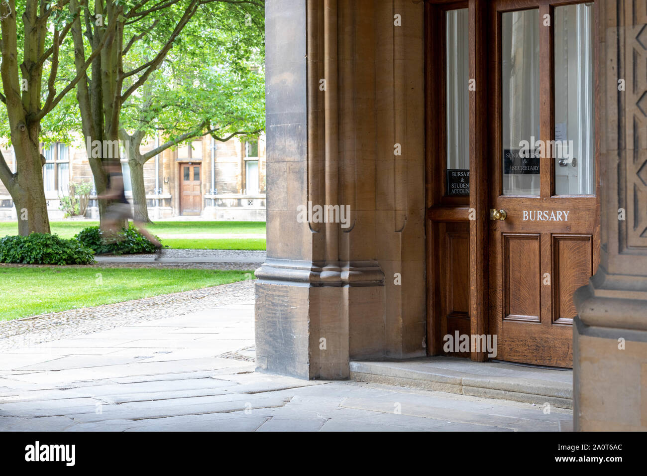 University bursary hi-res stock photography and images - Alamy