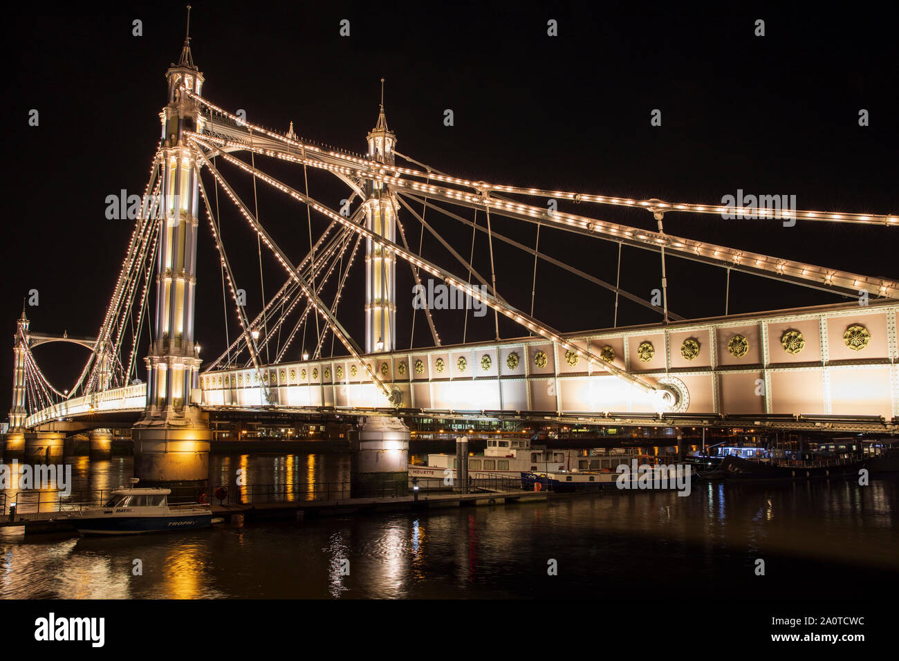 Pretty bridge in london hi-res stock photography and images - Alamy