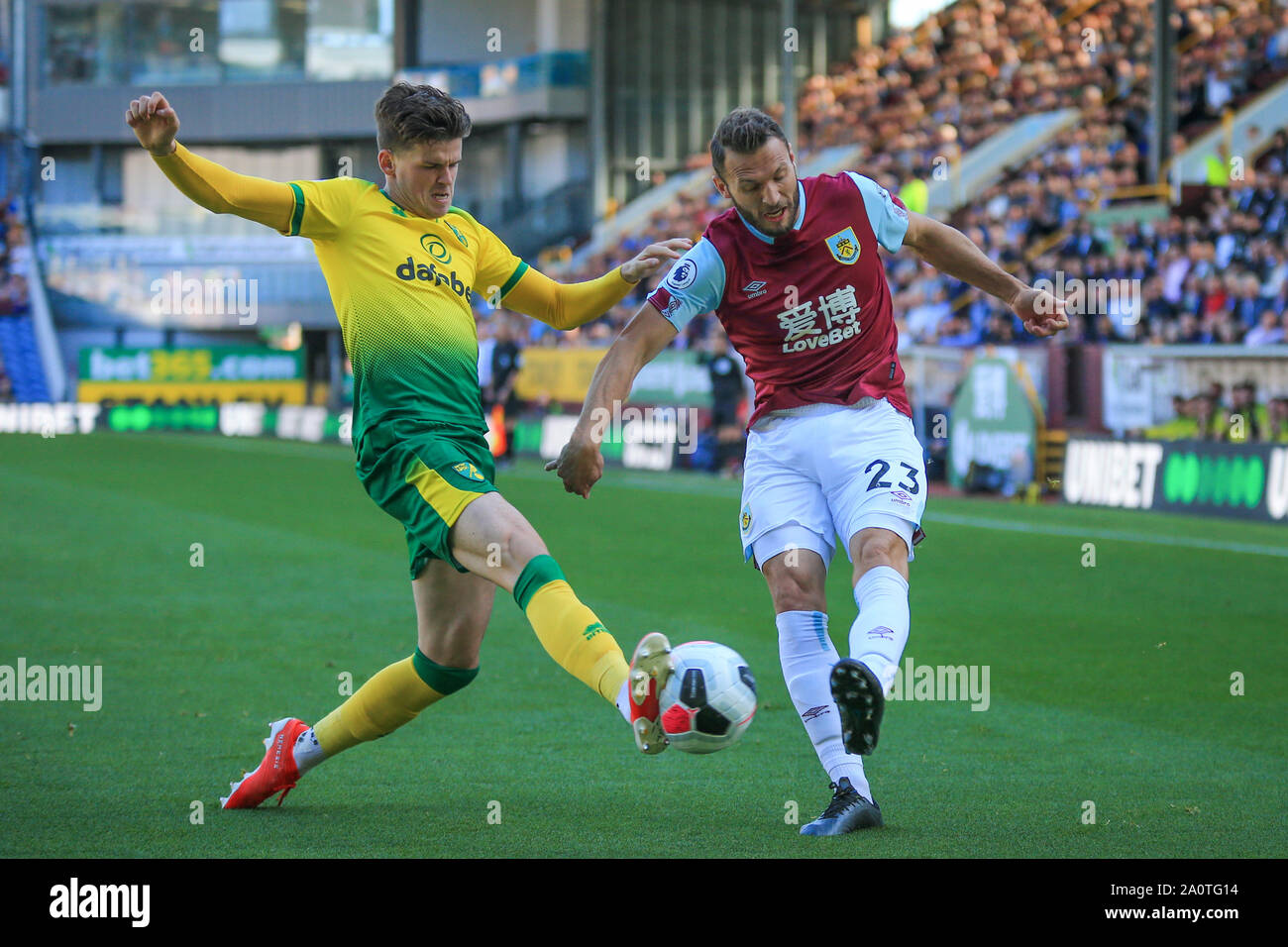 Erik pieters 23 of burnley hi-res stock photography and images - Alamy