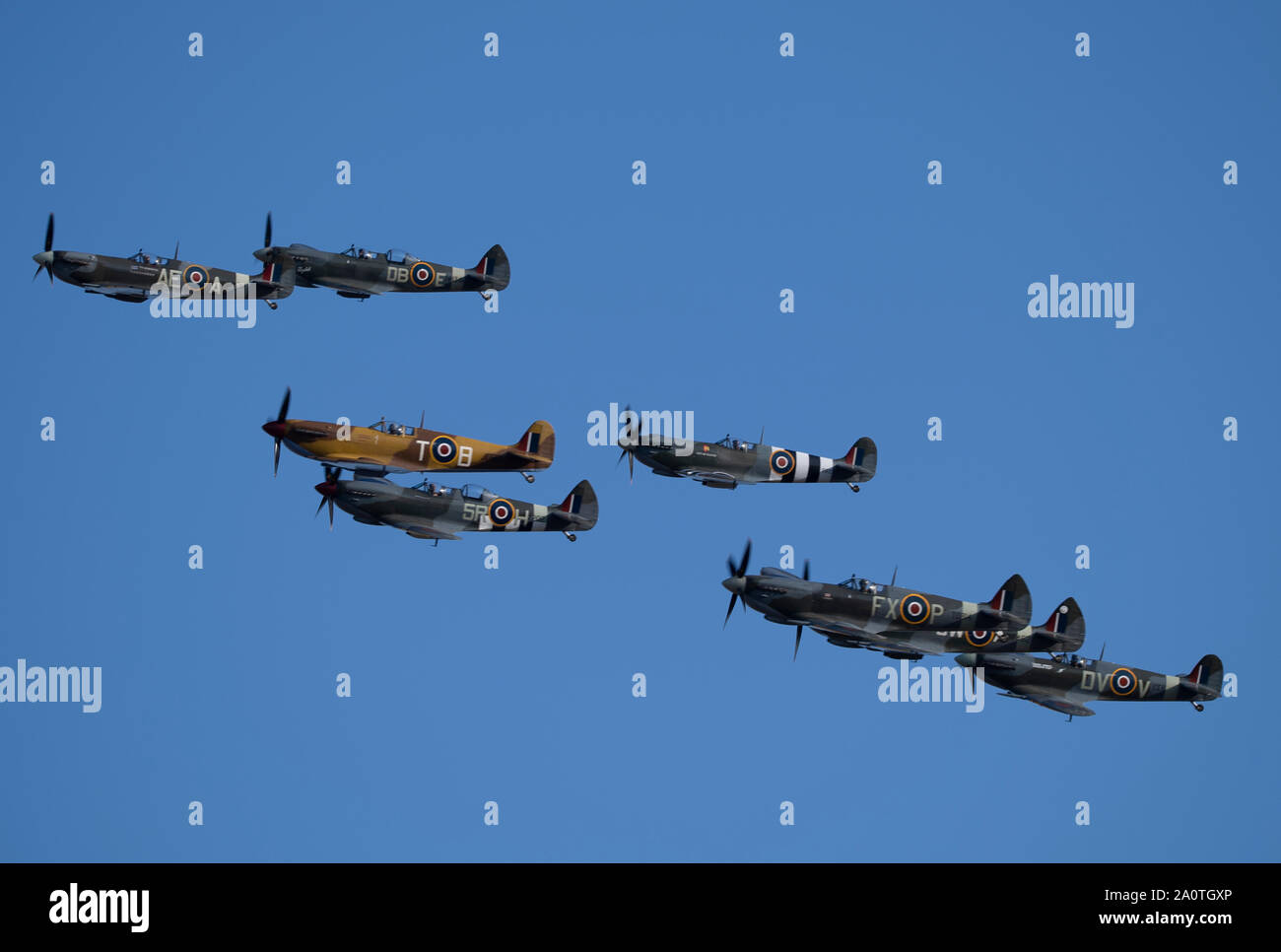 Ww2 plane formation hi-res stock photography and images - Alamy