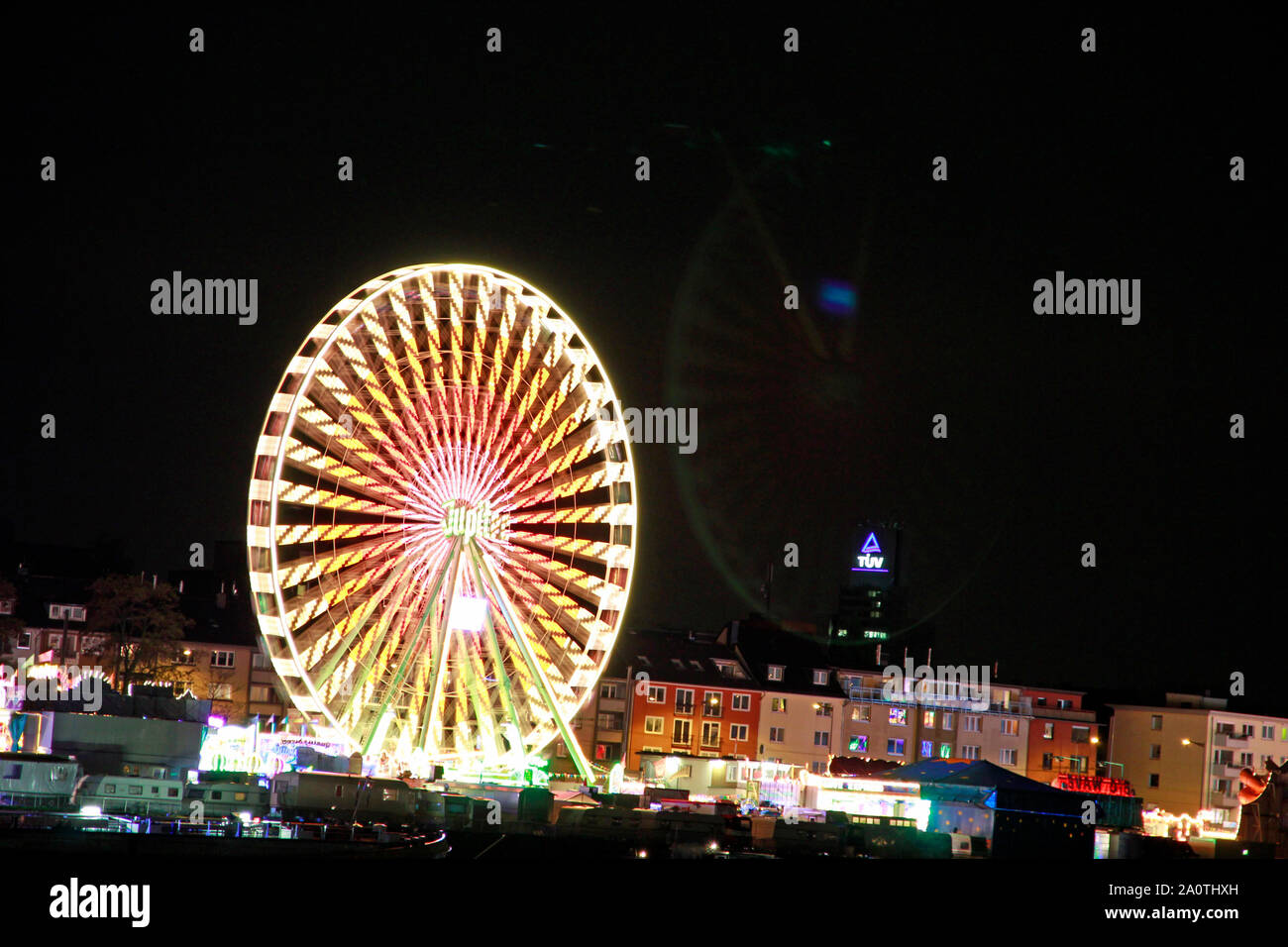 lit ferris wheel on a funfair at night Stock Photo - Alamy