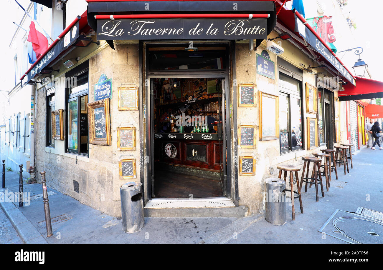 La Taverne de la butte is a traditional French cafe in the 13th ...