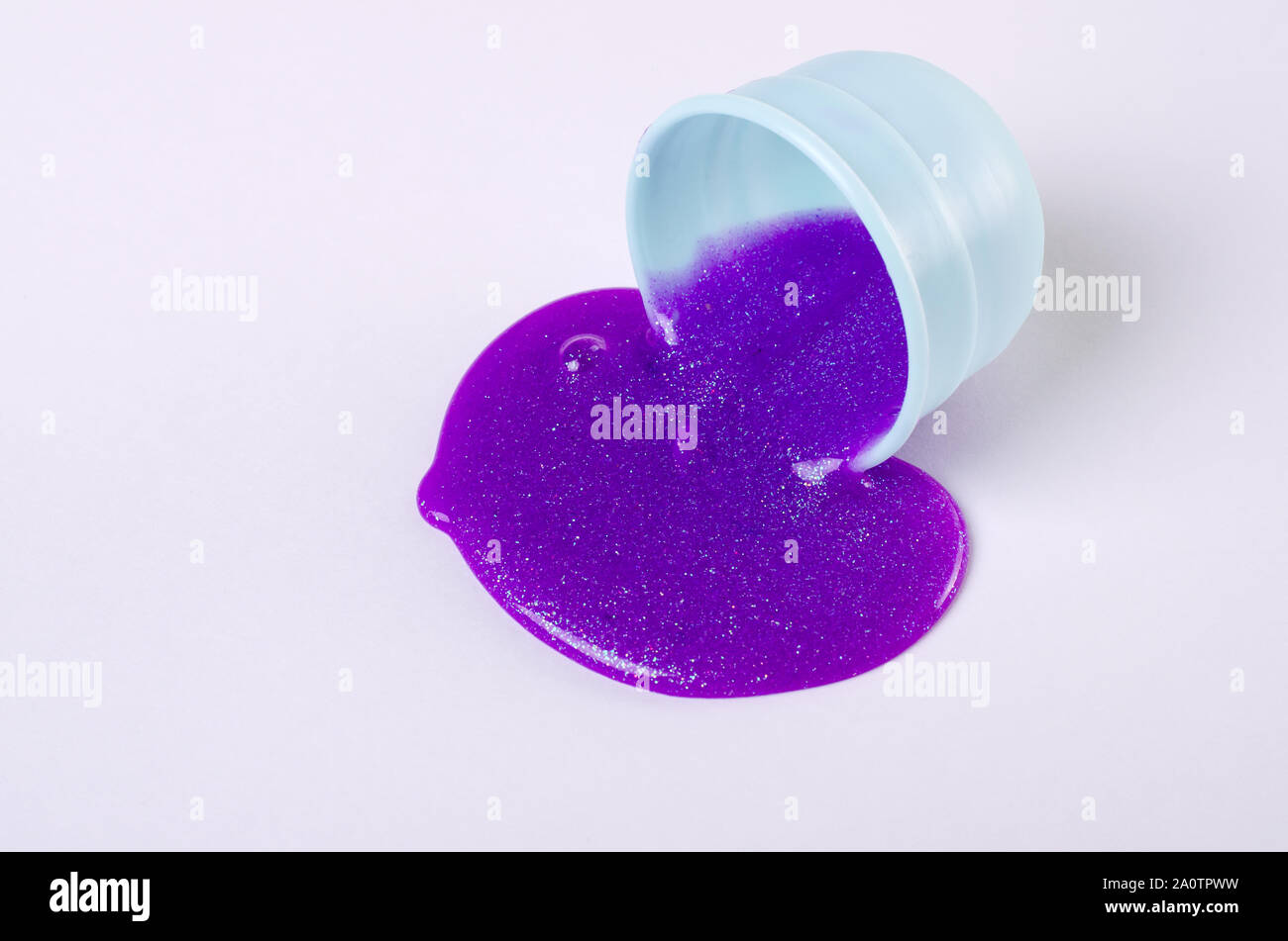 Making slime yourself. Ingredients for making bright glittering slime ...