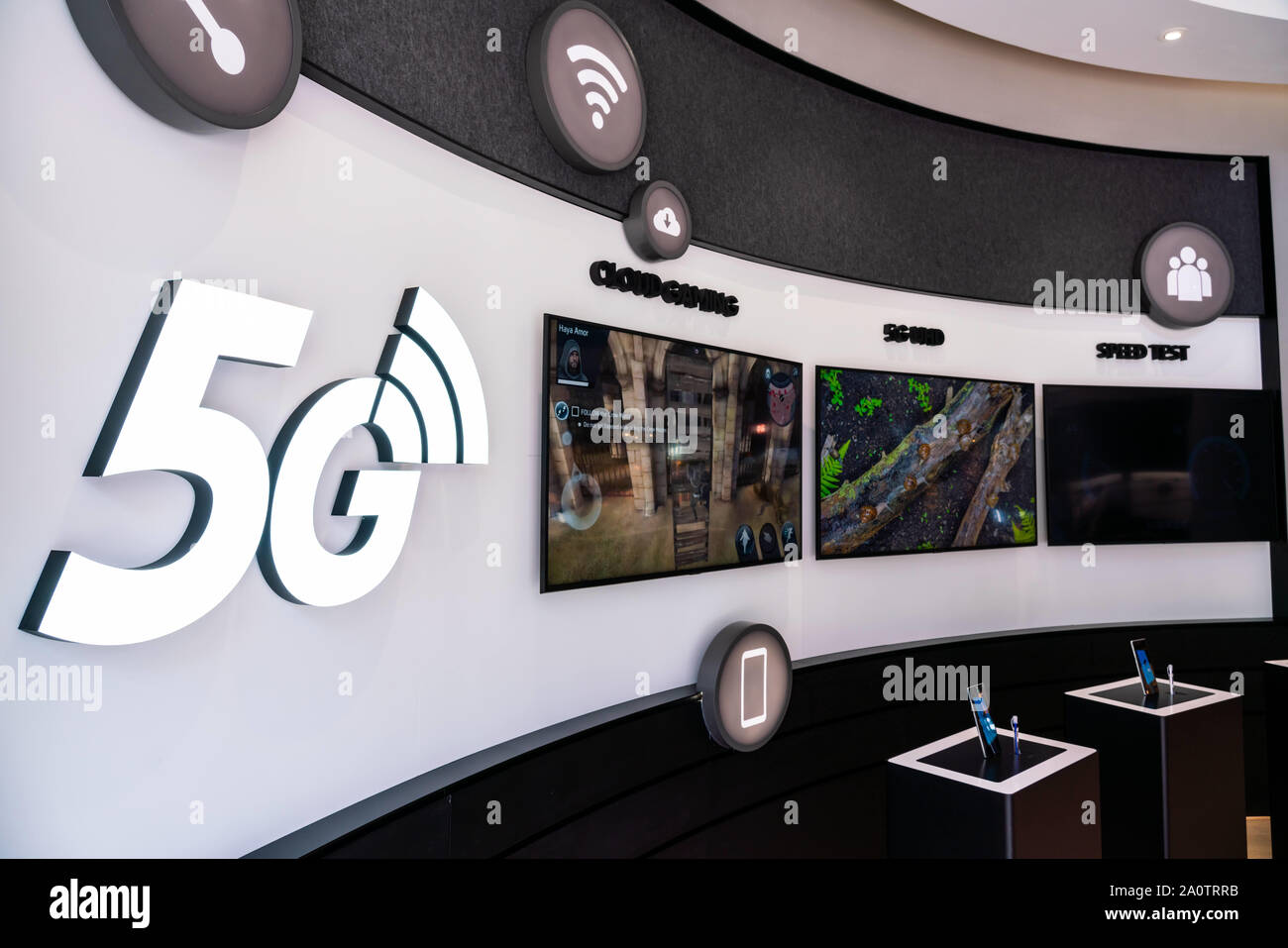 Samsung china logo hi-res stock photography and images - Alamy