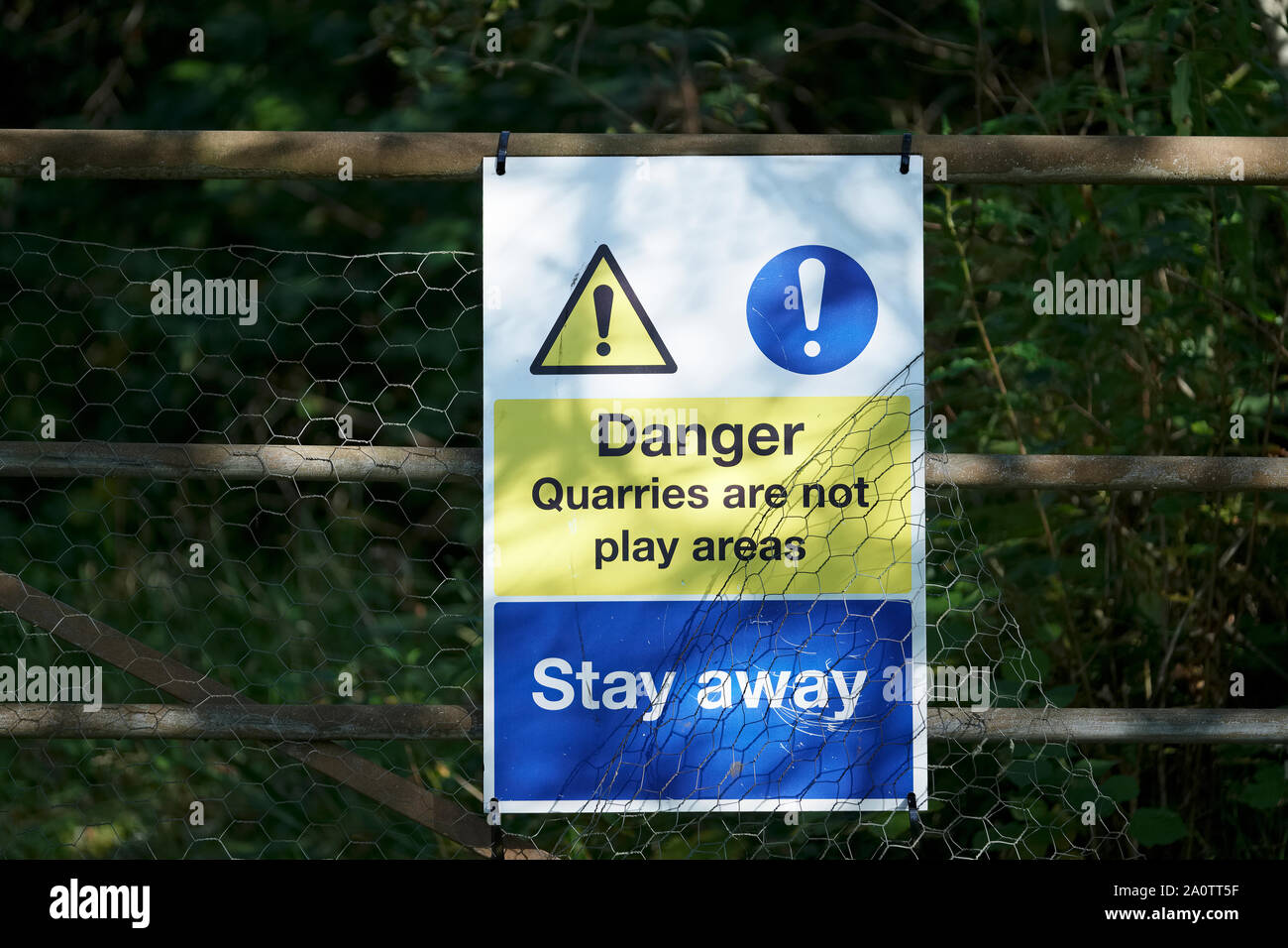 Danger quarry children must not use as play area sign Stock Photo - Alamy