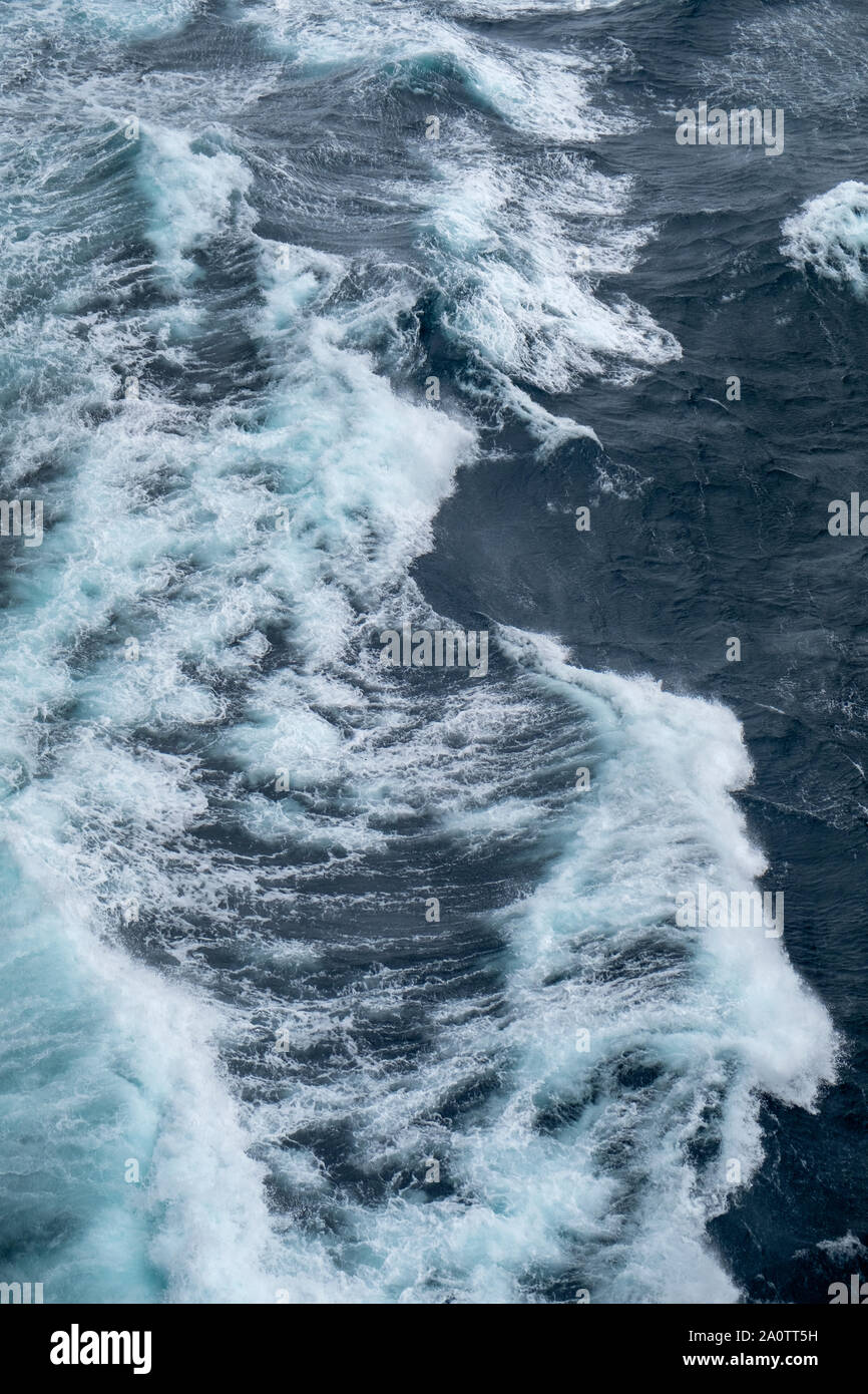 Vessel wake pattern hi-res stock photography and images - Alamy