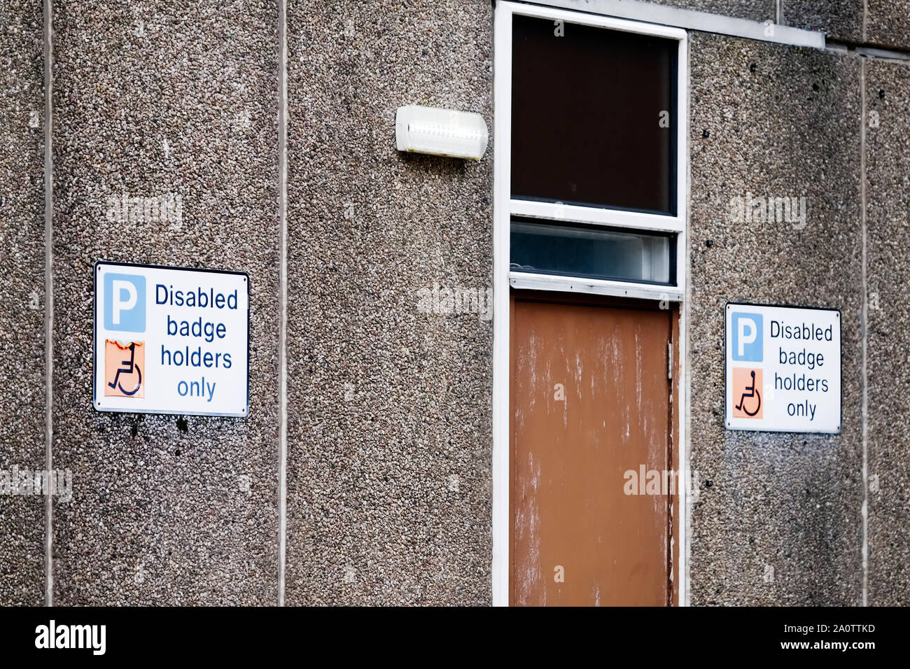 Accessible parking sign at school for disabled drivers Stock Photo - Alamy