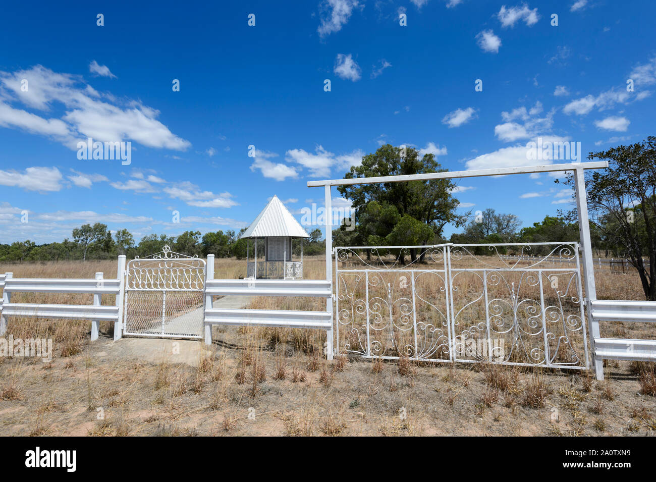 Wrought iron cemetery gates hi-res stock photography and images - Alamy