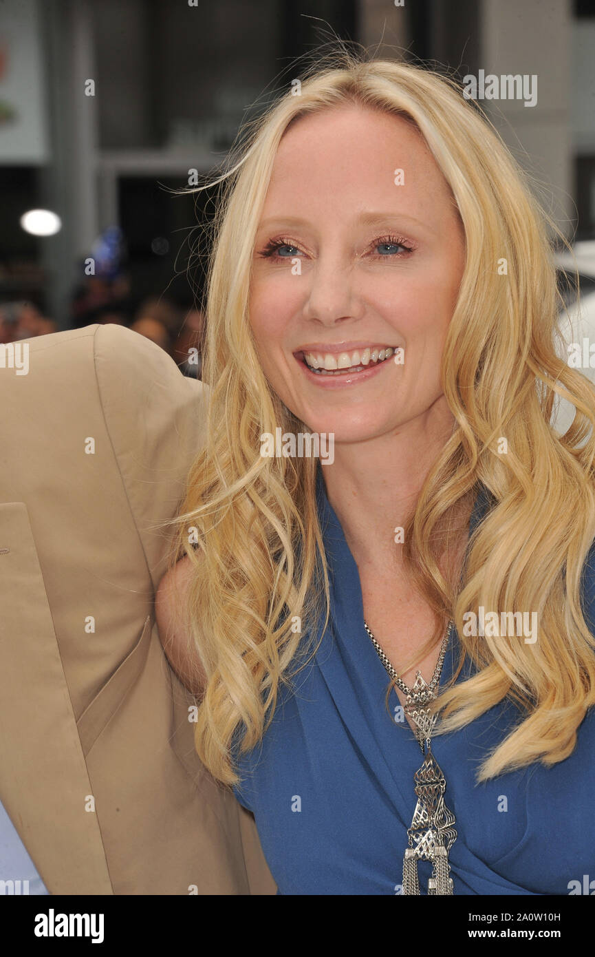 Anne heche mr poppers penguins premiere hi-res stock photography and ...