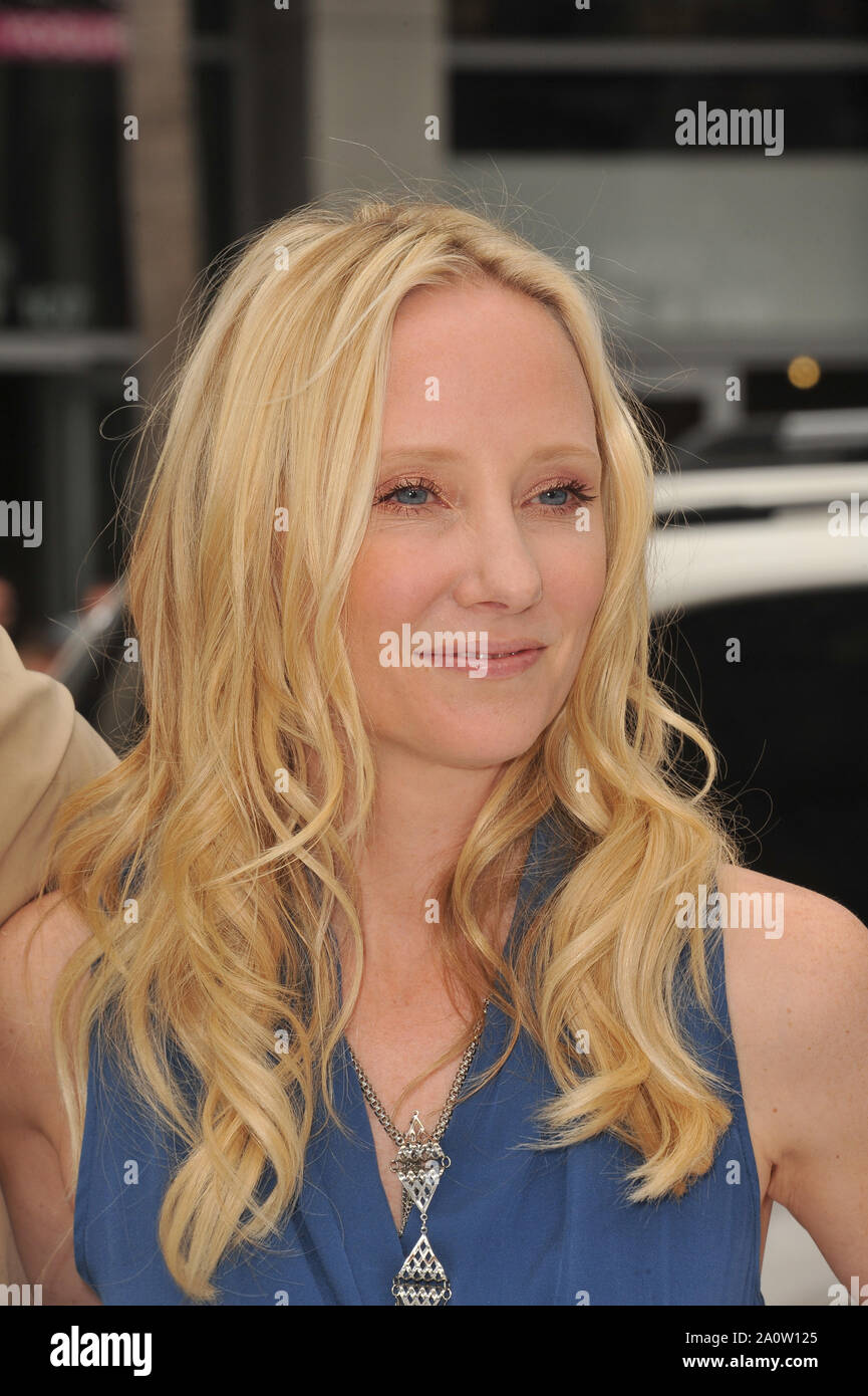 Anne heche mr poppers penguins premiere hi-res stock photography and ...