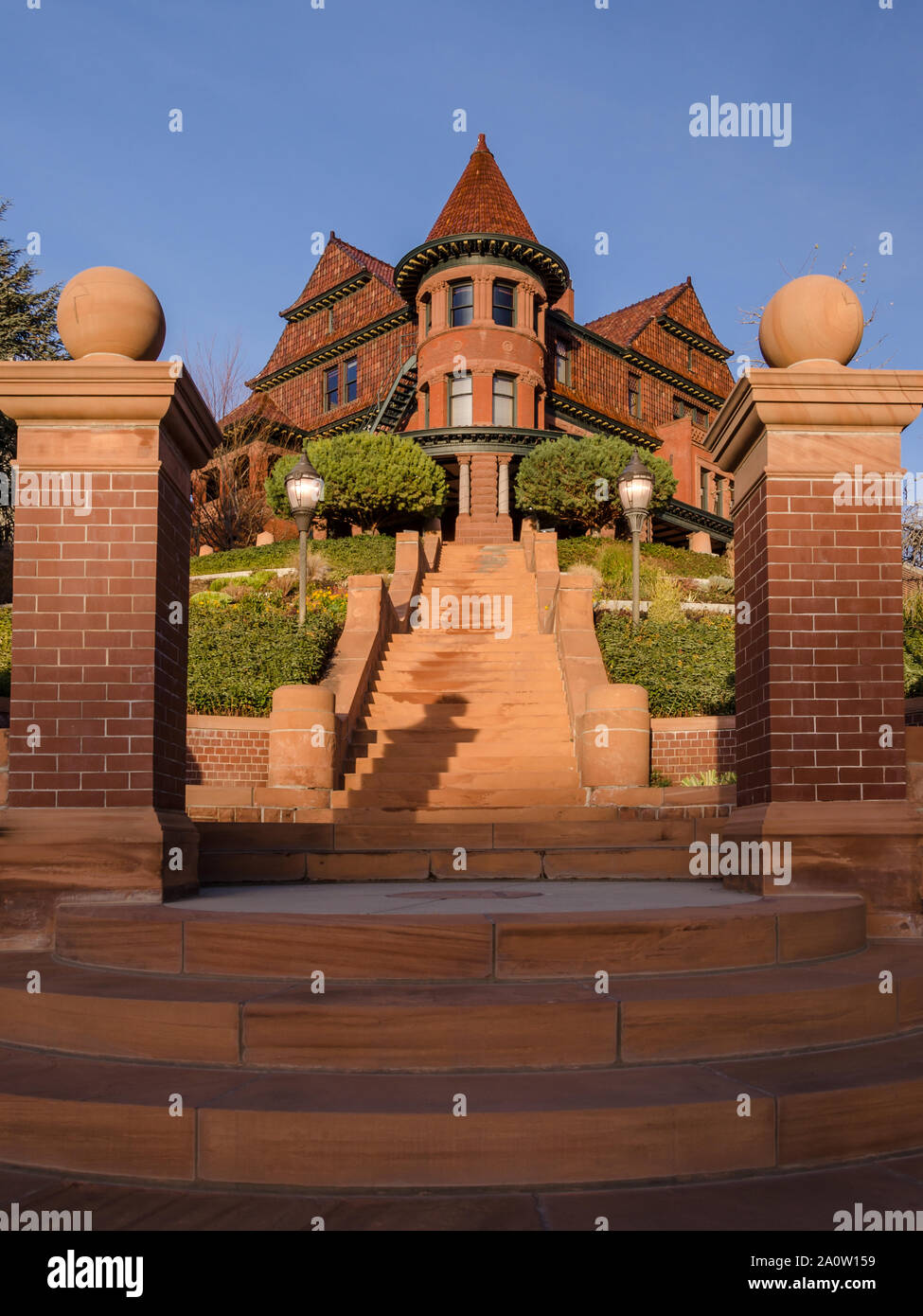 Modern brick colonial house hi-res stock photography and images - Alamy