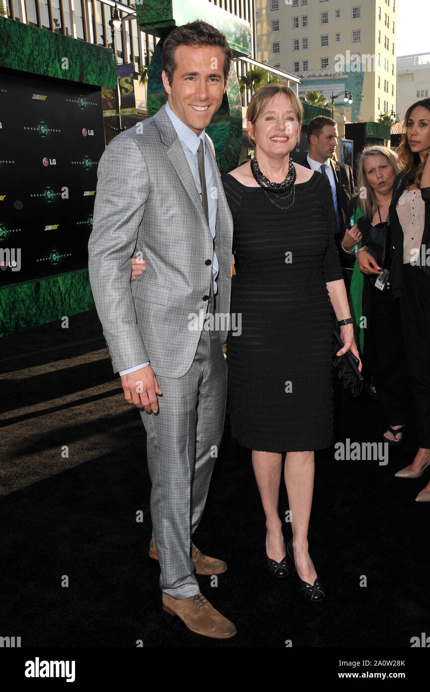 Ryan reynolds mother hi-res stock photography and images - Alamy