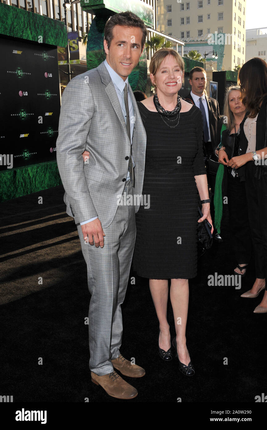 Ryan reynolds mother hi-res stock photography and images - Alamy
