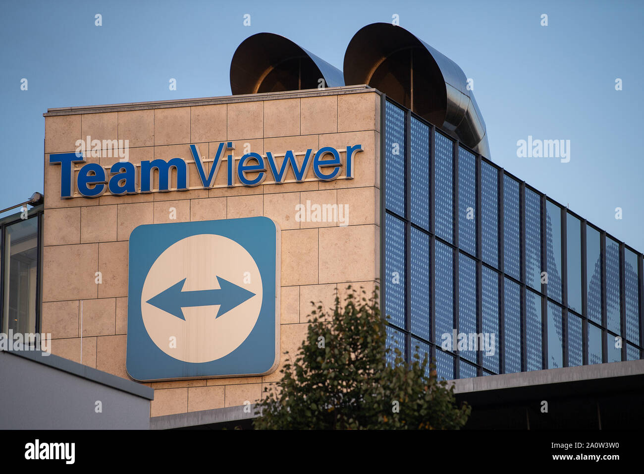 Go tech logo hi-res stock photography and images - Alamy