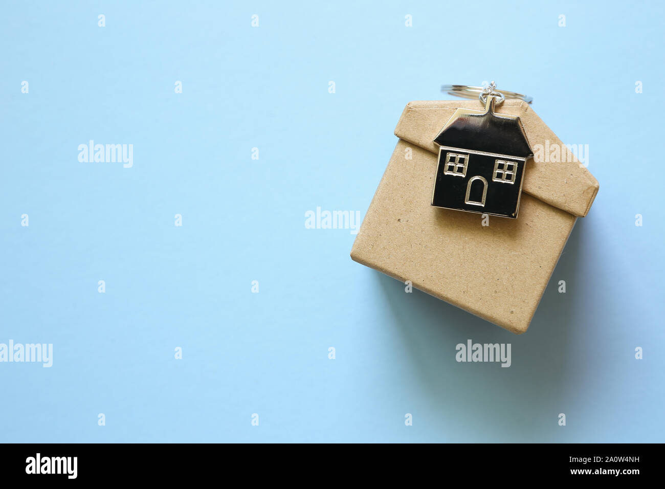 Miniature house model and key chain, Real estate concept Stock Photo ...
