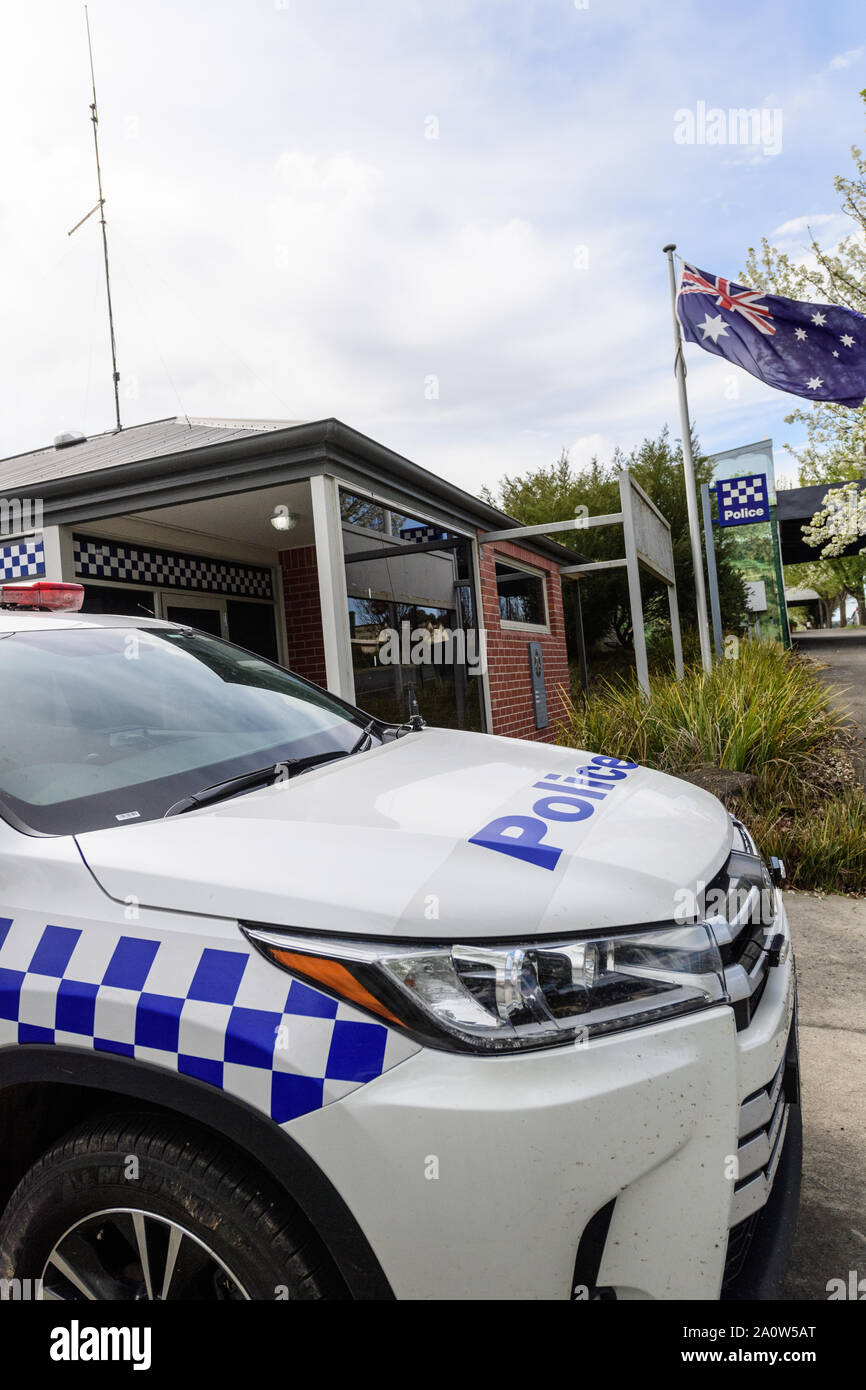 NSW Police Van Car Parked Outside Kempsey Police, 49% OFF