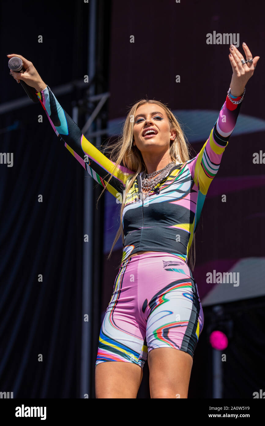 Cari elise fletcher hi-res stock photography and images - Alamy