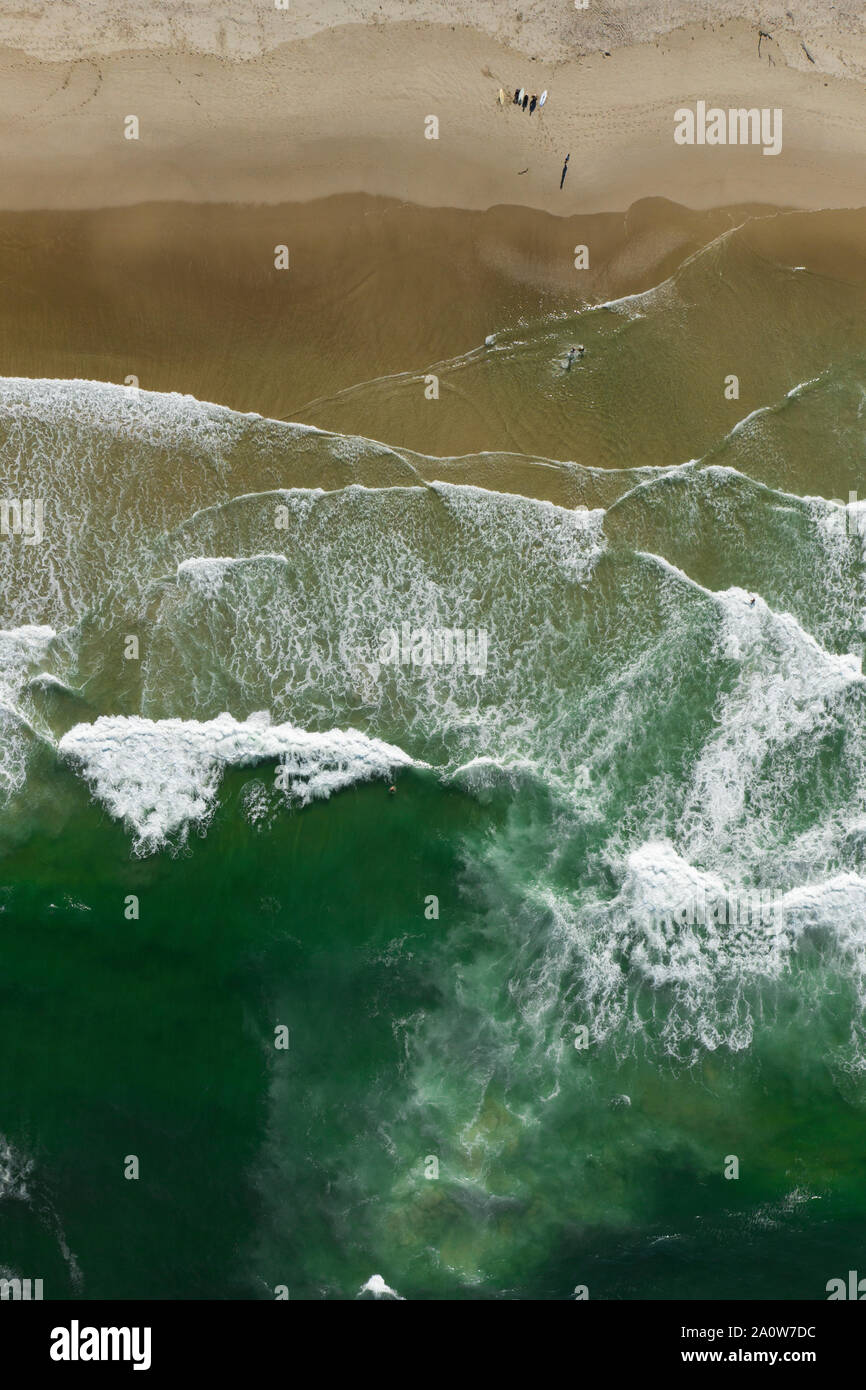 Breaking shore line hi-res stock photography and images - Alamy