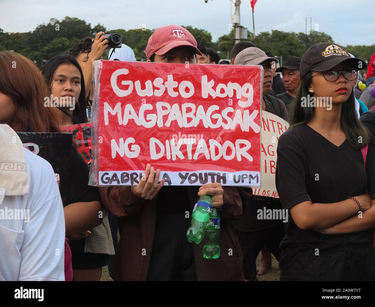 Manila, Philippines. 5th Jan, 2019. A protester holds a placard during ...