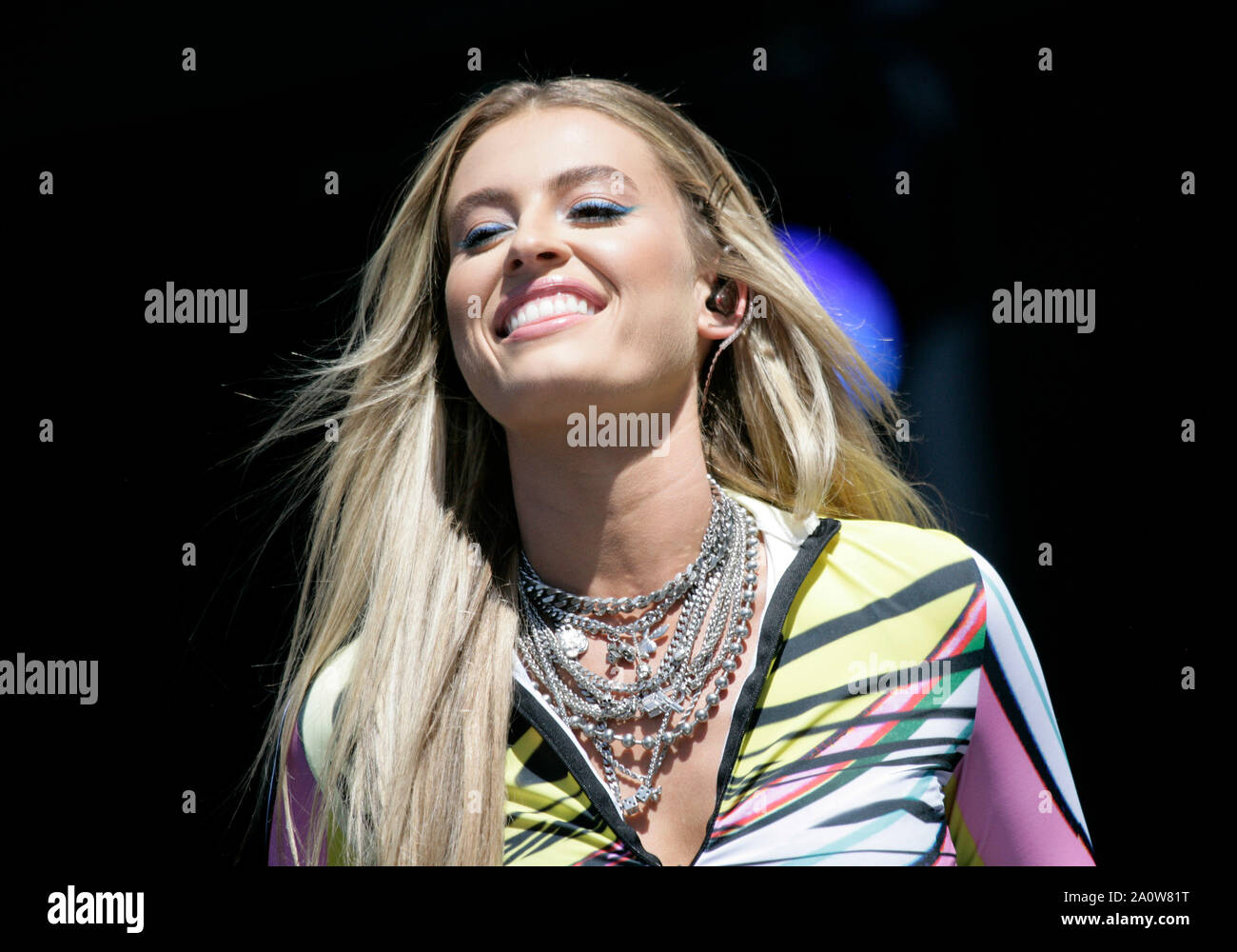 2019 iheartradio music festival daytime stage hi-res stock photography ...