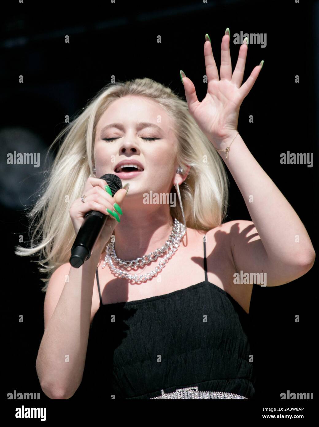 Zara larsson on stage hi-res stock photography and images - Alamy