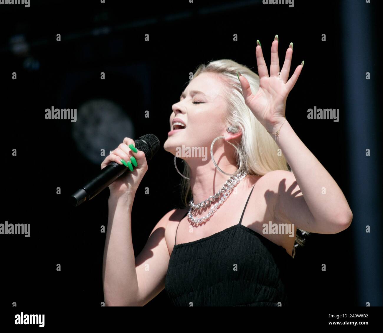 Zara larsson on stage hi-res stock photography and images - Alamy