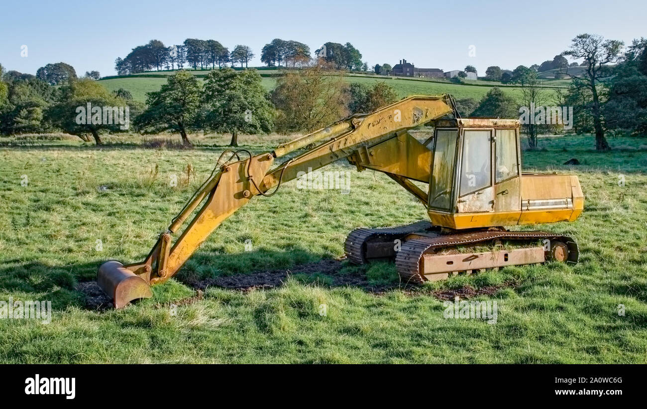 Abandoned heavy equipment hi-res stock photography and images - Alamy