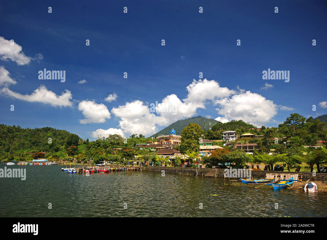 Beratan lake hi-res stock photography and images - Alamy