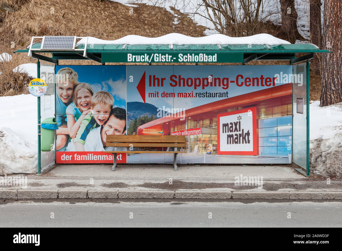 Covered bus stop hi-res stock photography and images - Alamy