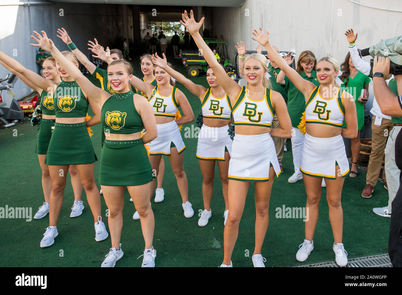 Baylor bears cheerleaders hi-res stock photography and images - Alamy