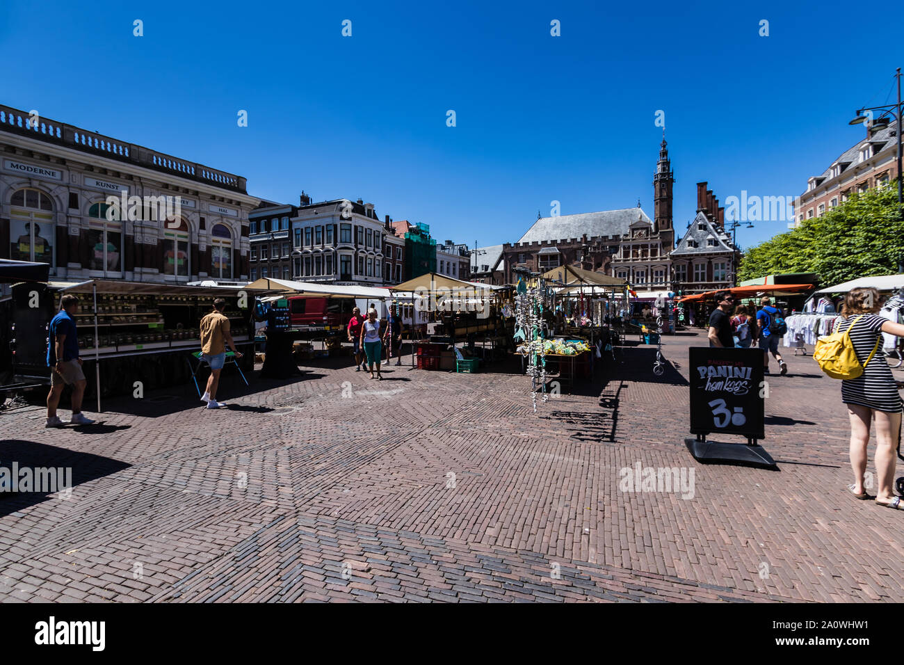 Grote Markt and a weekend market in Haarlem Stock Photo - Alamy