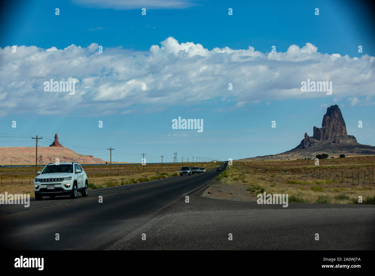 Monument Valley Scenic Drive zum Navajo Monument Valley in Utah Stock ...