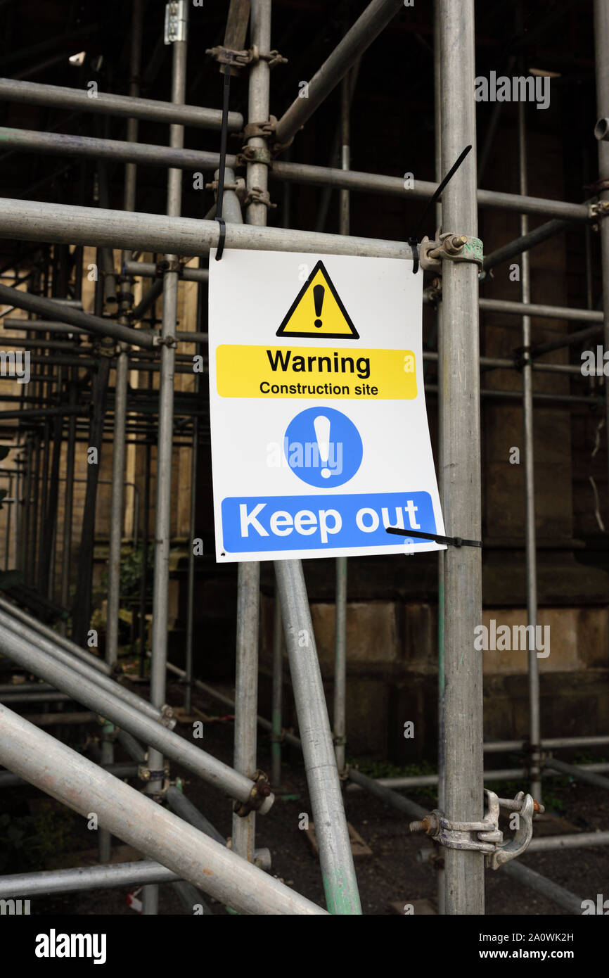 Scaffolding warning sign hi-res stock photography and images - Alamy