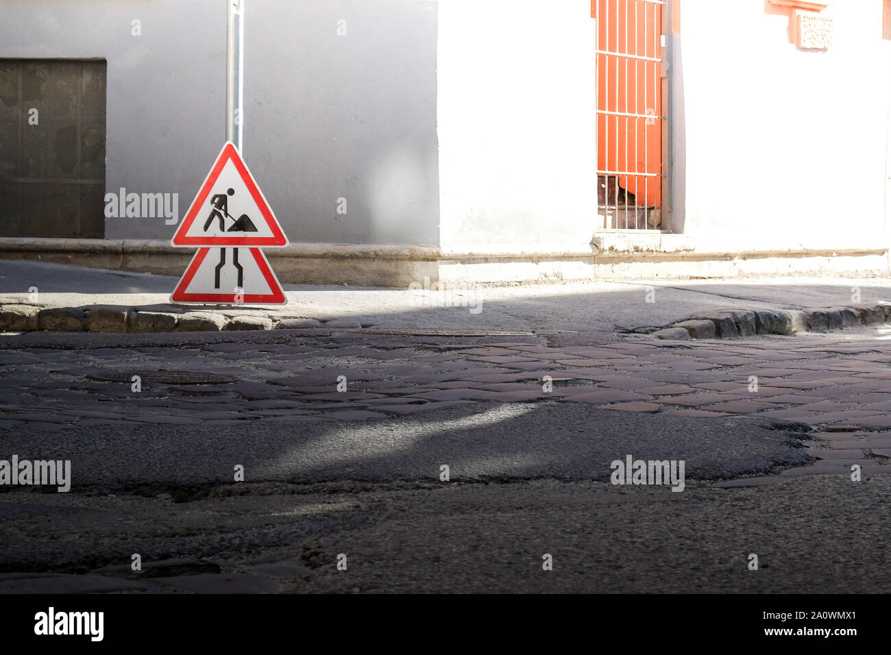 Work in progress road sign hi-res stock photography and images - Alamy