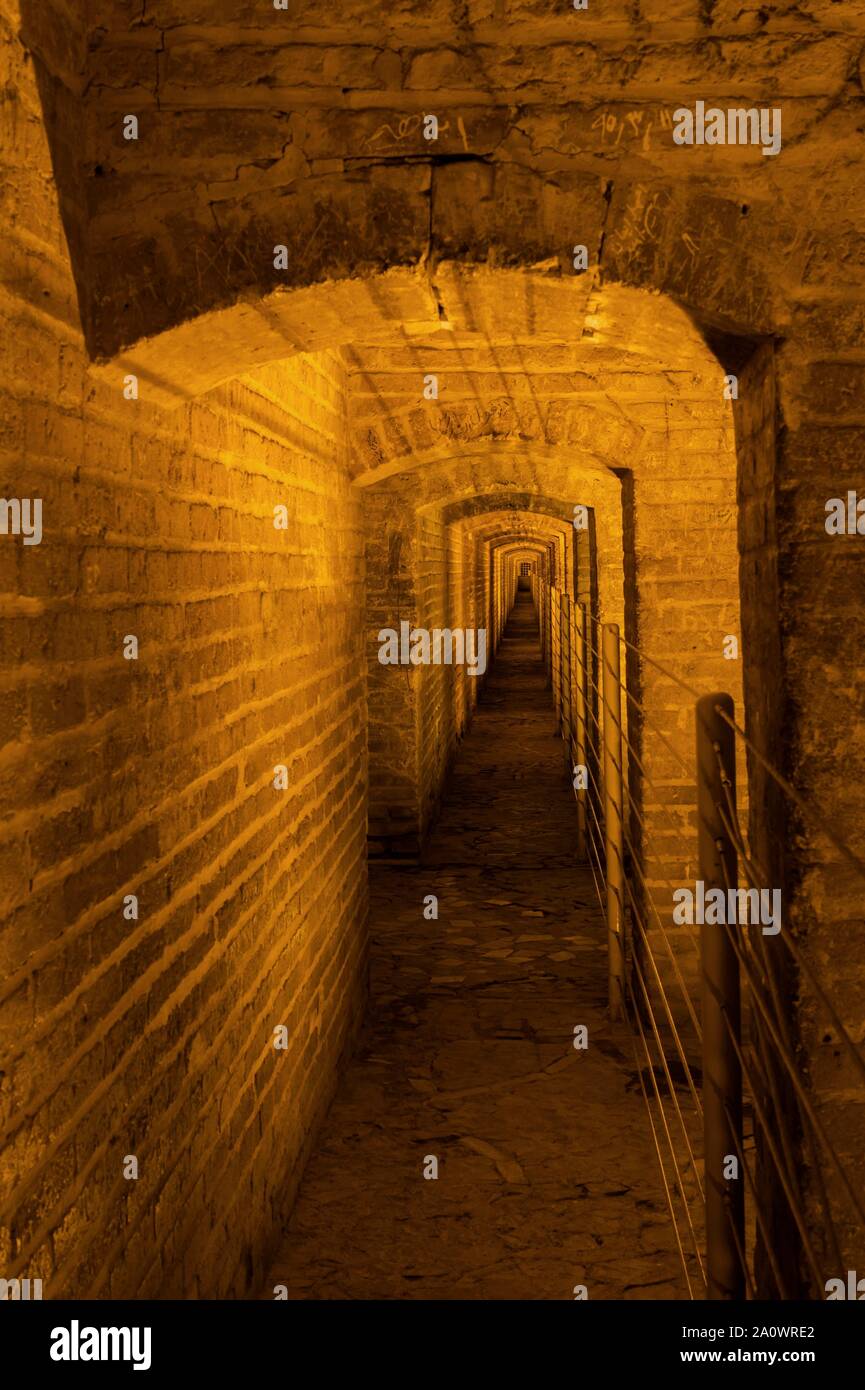 Interior gallery, Si-o-se Pol Bridge or Allah-Verdi Khan Bridge over ...