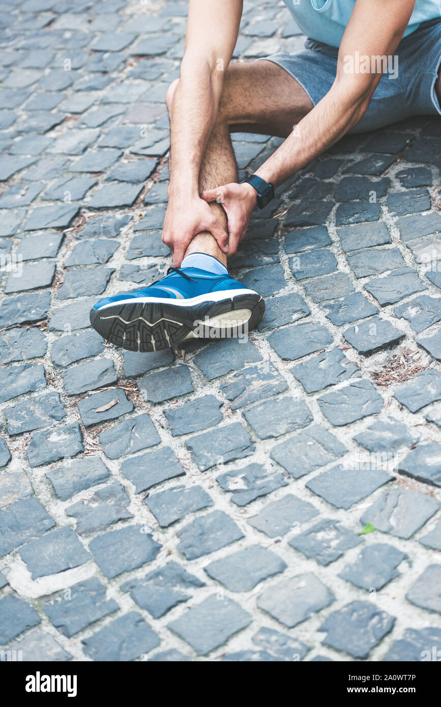 Man touching his leg outside hi-res stock photography and images - Alamy