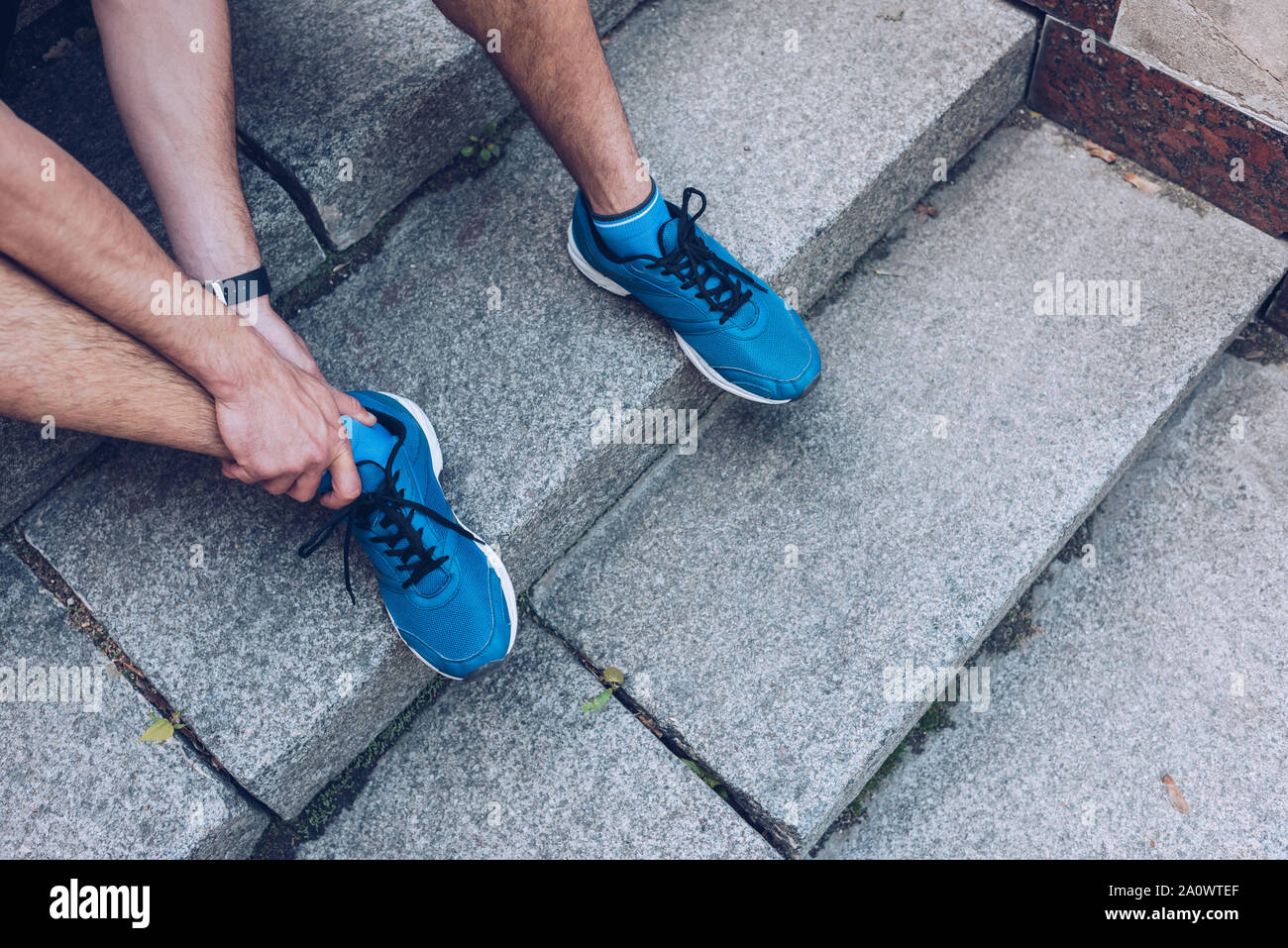 Man touching his leg outside hi-res stock photography and images - Alamy
