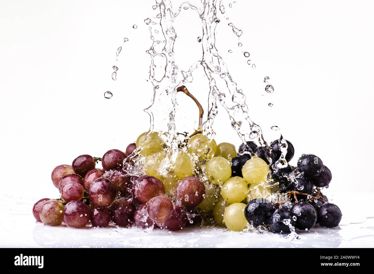 bunch of table grapes with splash of water Stock Photo - Alamy