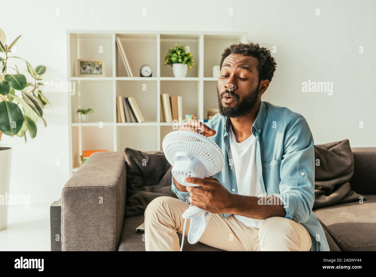 Desk fan blowing hi-res stock photography and images - Alamy