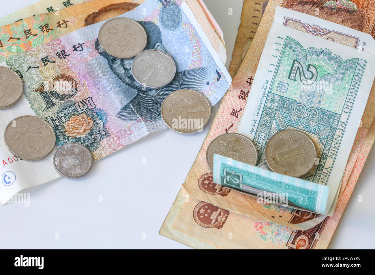 chinese yuan in coins and bills Stock Photo - Alamy