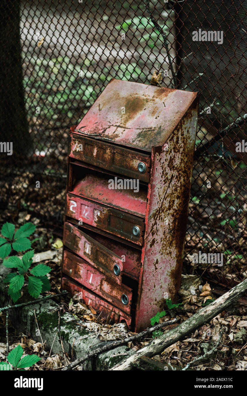 Old rusty fence plants leaves hi-res stock photography and images - Alamy