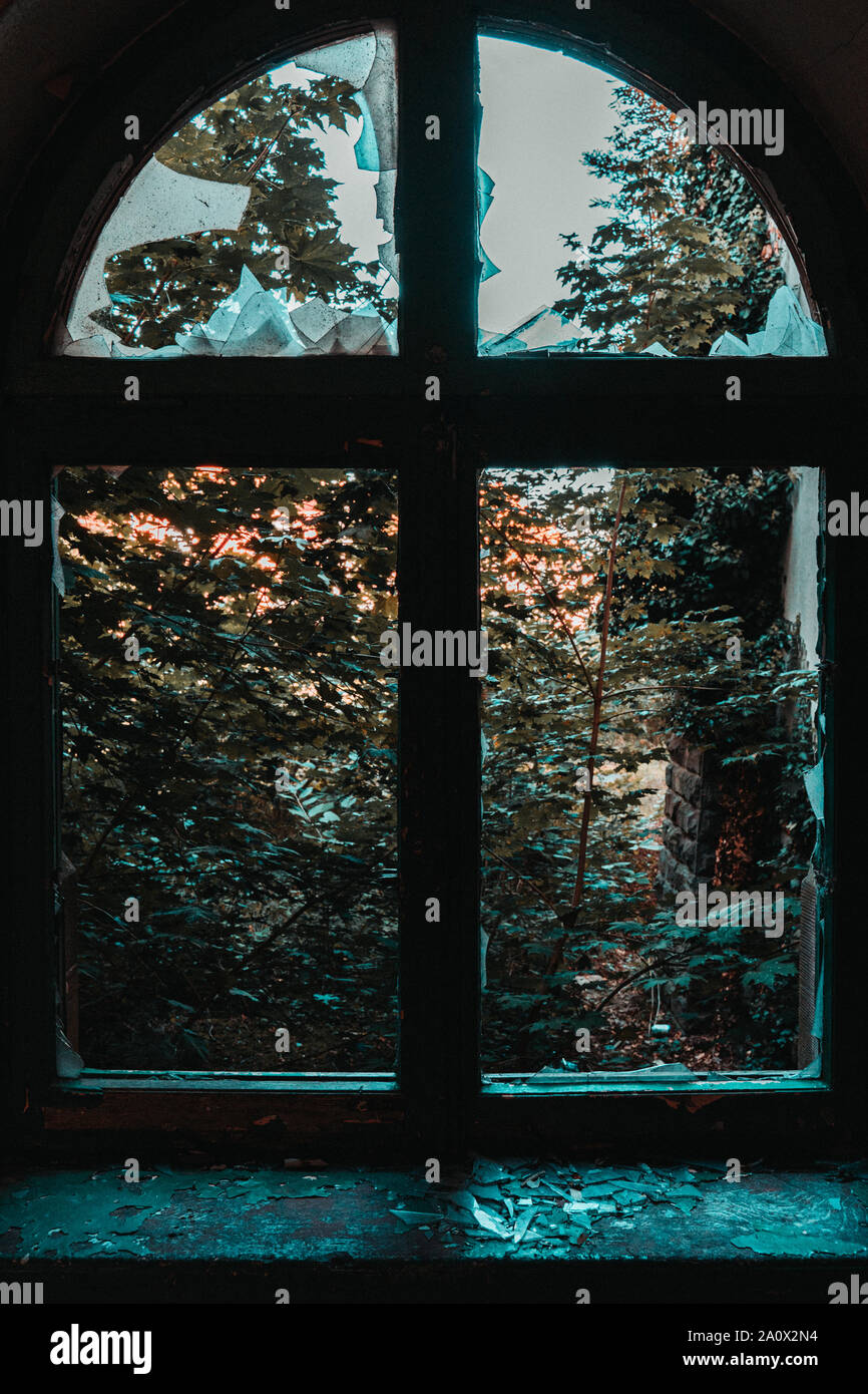 Closed old window with destroyed glass Stock Photo - Alamy