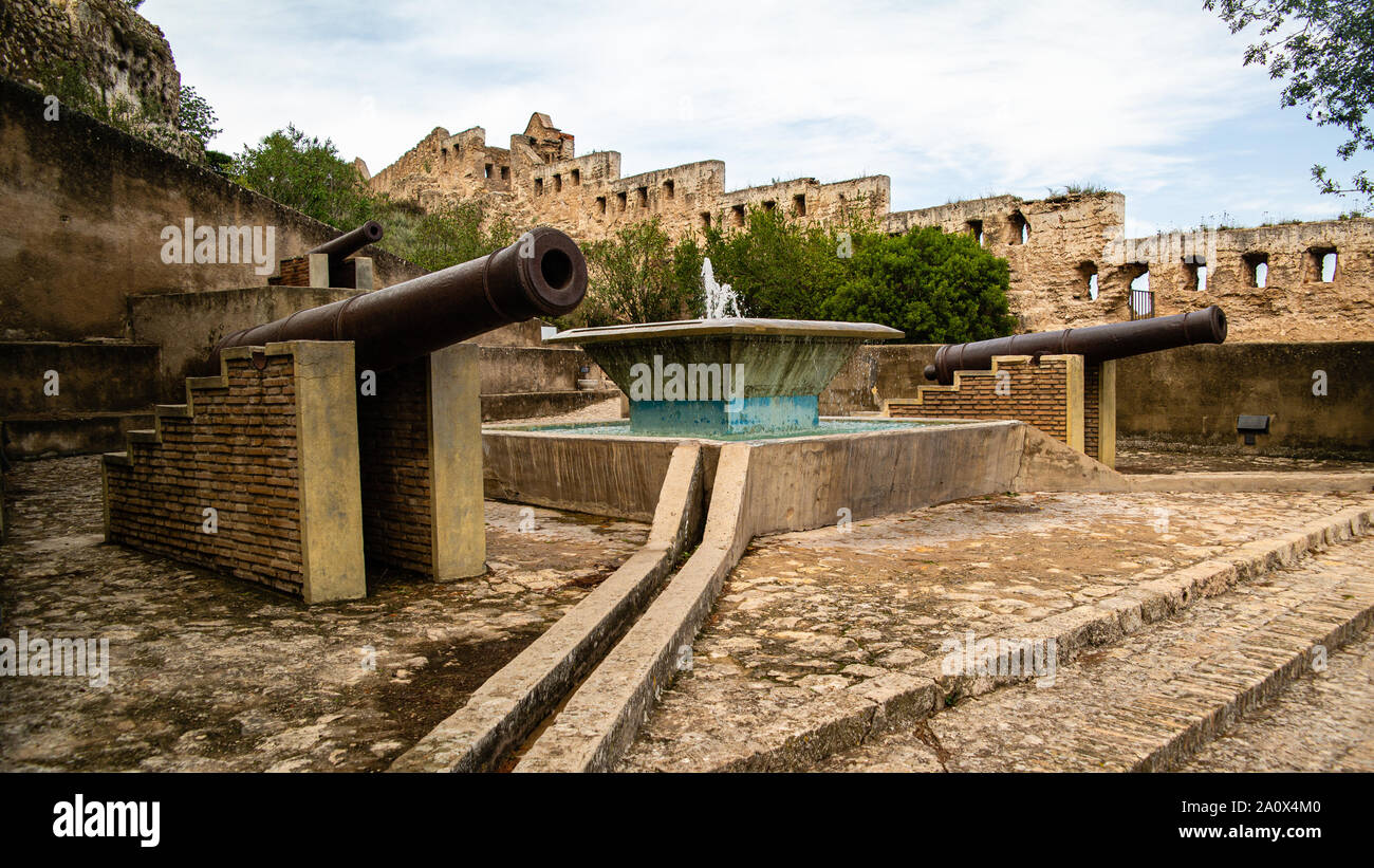 Small castle turret stone hi-res stock photography and images - Alamy