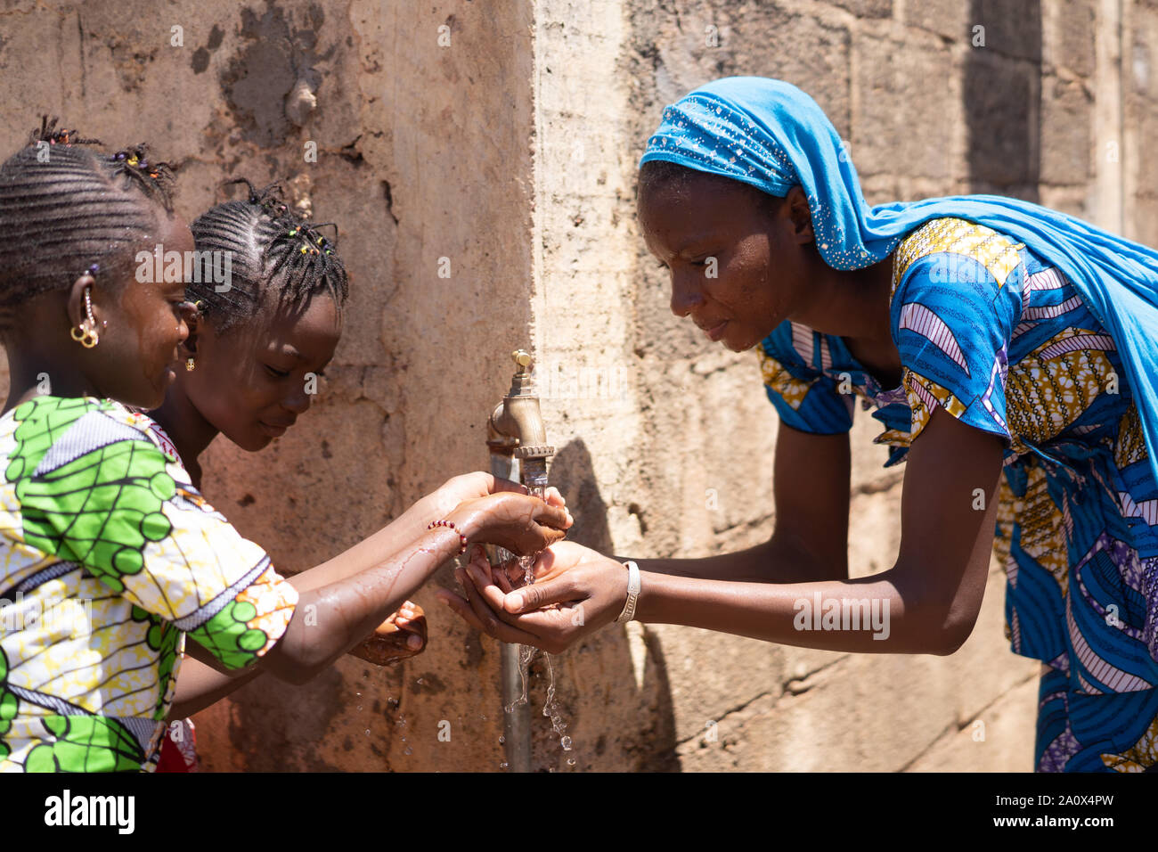 African cleaning hi-res stock photography and images - Alamy