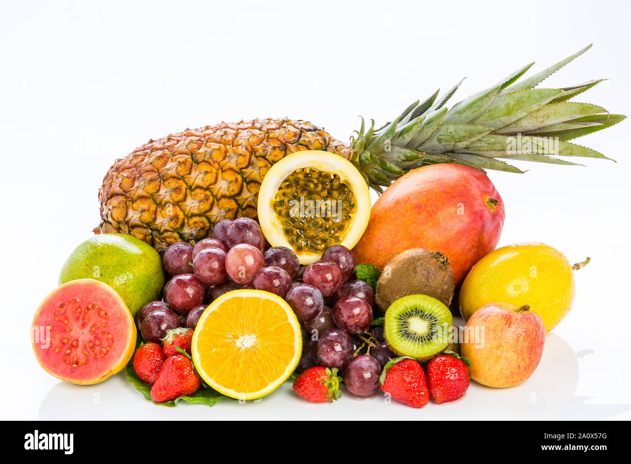 Composition de fruits hi-res stock photography and images - Alamy