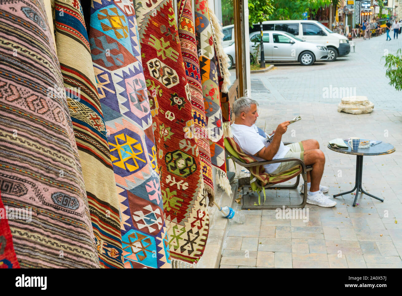 Rug seller bazaar hi-res stock photography and images - Alamy