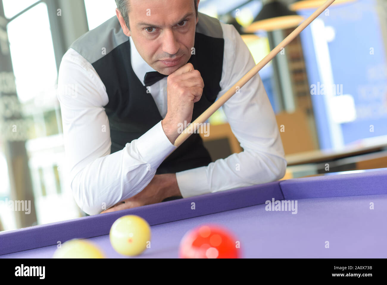 Man next to pool table hi-res stock photography and images - Alamy