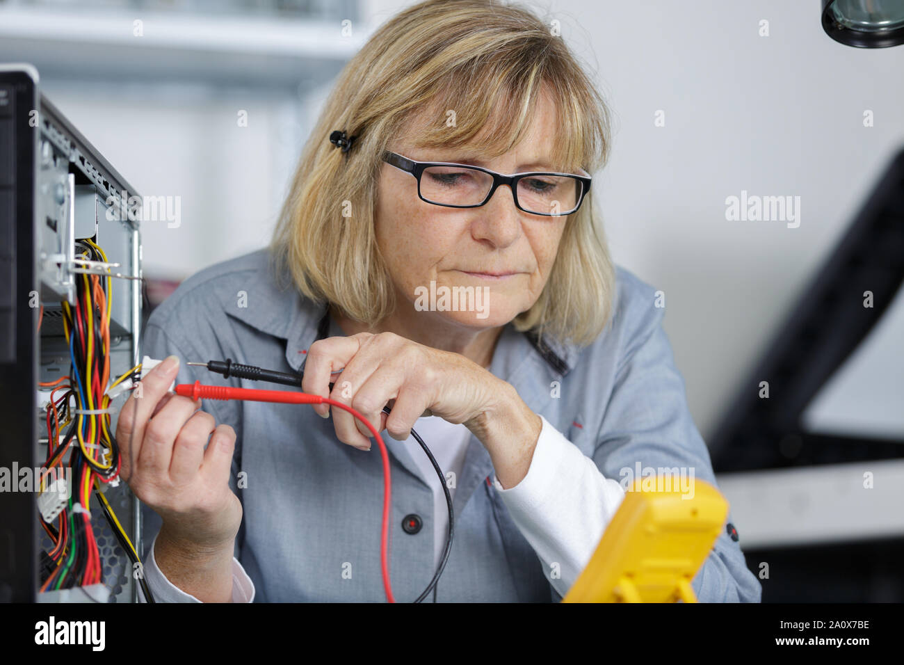 Female technician using voltage hi-res stock photography and images - Alamy