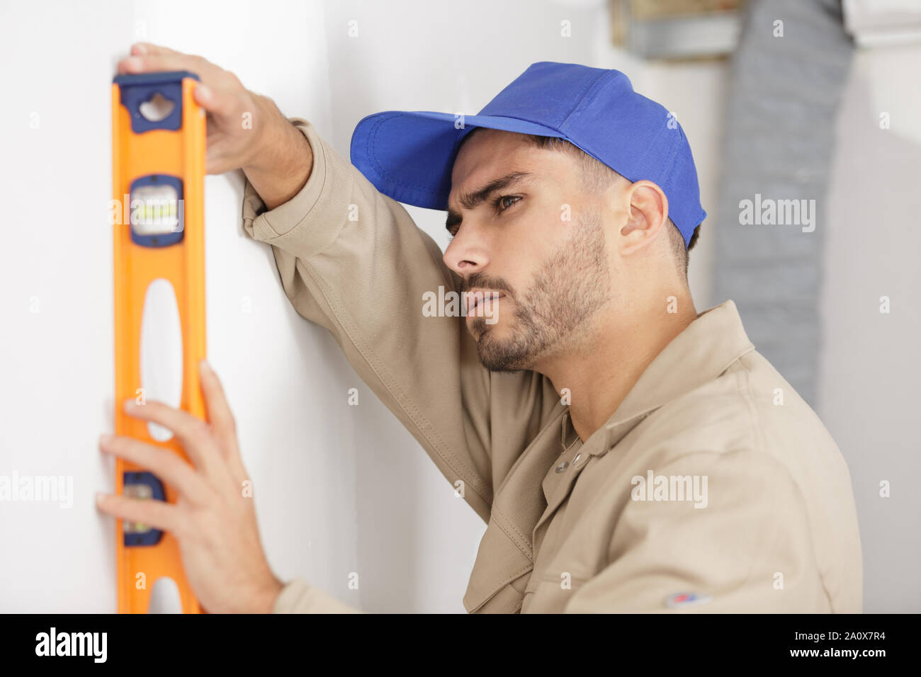 Using a spirit level hi-res stock photography and images - Alamy