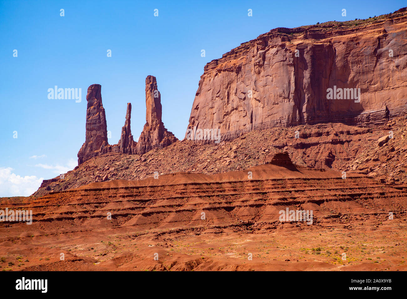 Der indianische Park Monument Valley in Utah. Kulisse für Dreharbeiten ...